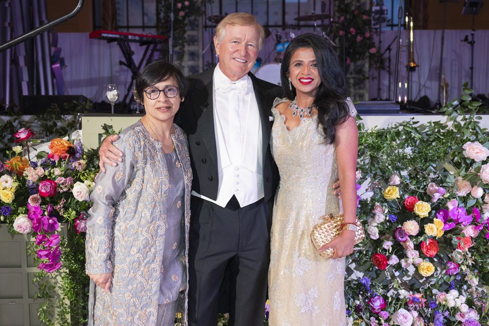 With Billowing Blooms and Evocative ‘Clowns,’ Williams’ Opera Ball ...